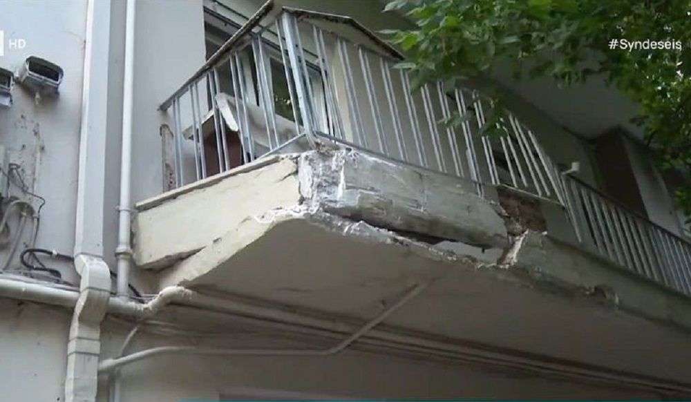 Οδηγός αγνόησε σήμανση και έπεσε πάνω σε... μπαλκόνι! - Voice News