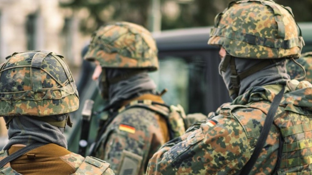 ΚΑΤΙ "ΔΥΝΑΤΟ" ΠΕΡΙΜΕΝΟΥΝ ΣΤΗΝ ΓΕΡΜΑΝΙΑ: Ο ΣΤΡΑΤΟΣ ΤΗΣ ΓΕΡΜΑΝΙΑΣ ΞΕΚΙΝΑ ...