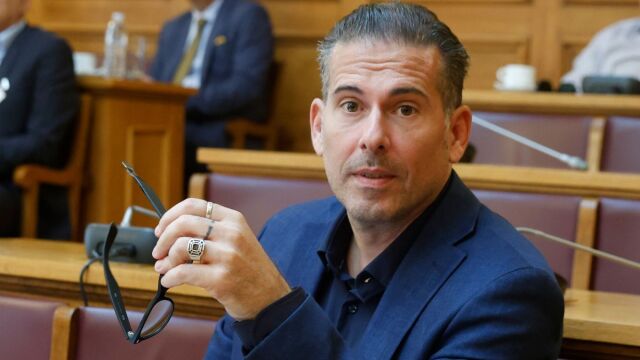ΠΑΡΑΙΤΗΘΗΚΕ ΑΠΟ ΒΟΥΛΕΥΤΗΣ Ο ΔΙΑΜΑΝΤΗΣ ΚΑΡΑΝΑΣΤΑΣΗΣ - Voice News