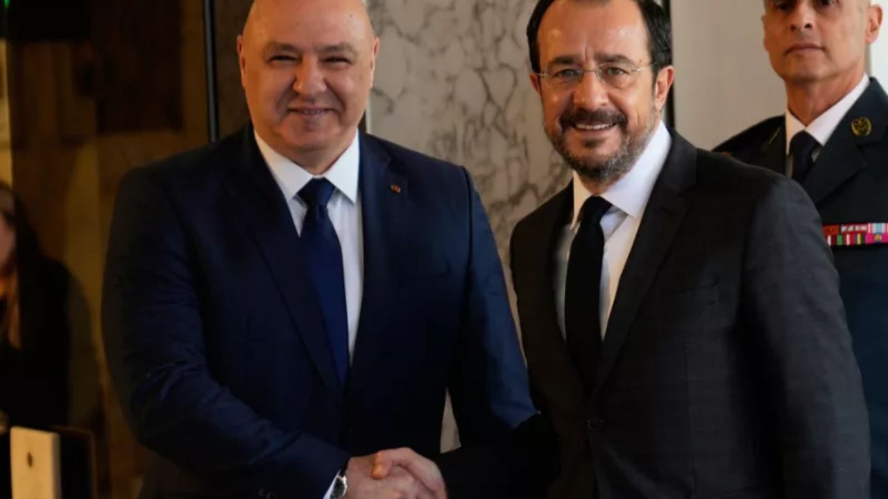 ΚΥΠΡΟΣ–ΛΙΒΑΝΟΣ ΥΠΕΓΡΑΨΑΝ ΑΟΖ ΣΤΗ ΒΗΡΥΤΟ ΚΑΙ Η ΑΘΗΝΑ ΜΕΤΡΑΕΙ ΑΚΟΜΑ ...